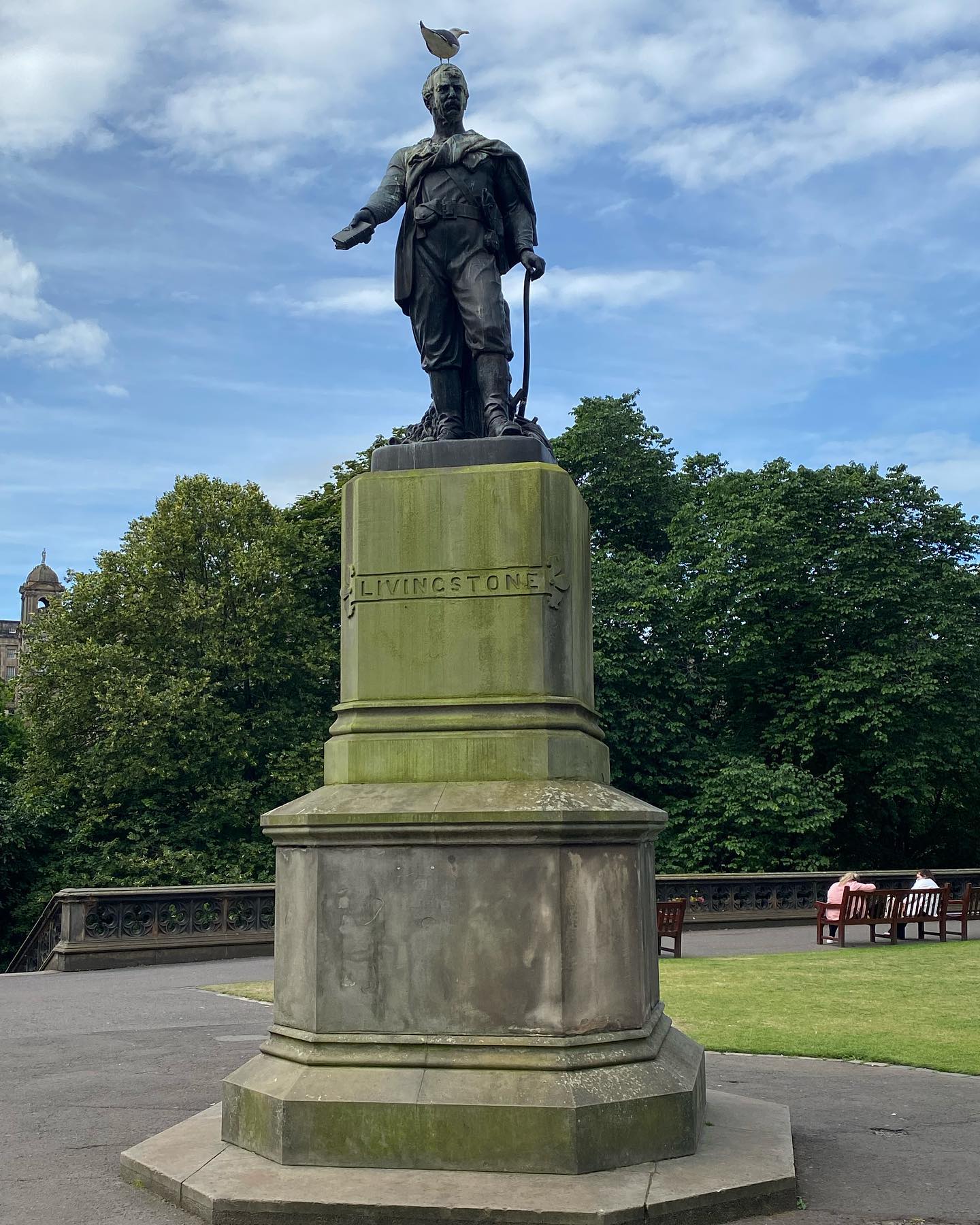 The Scots Love A Good Statue ... - Fiona Knightley